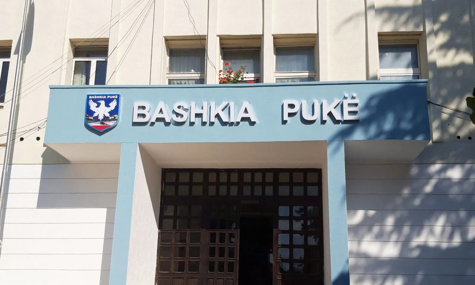 Kryetari i Bashkisë Pukë, z Rrok Dodaj, i akordoi titullin “Mirënjohje ...